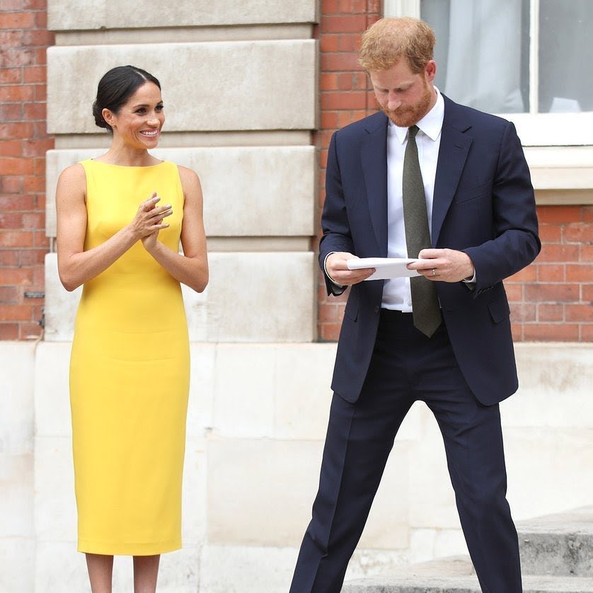 Ярче солнца: Меган Маркл в насыщенно-желтом платье-футляре