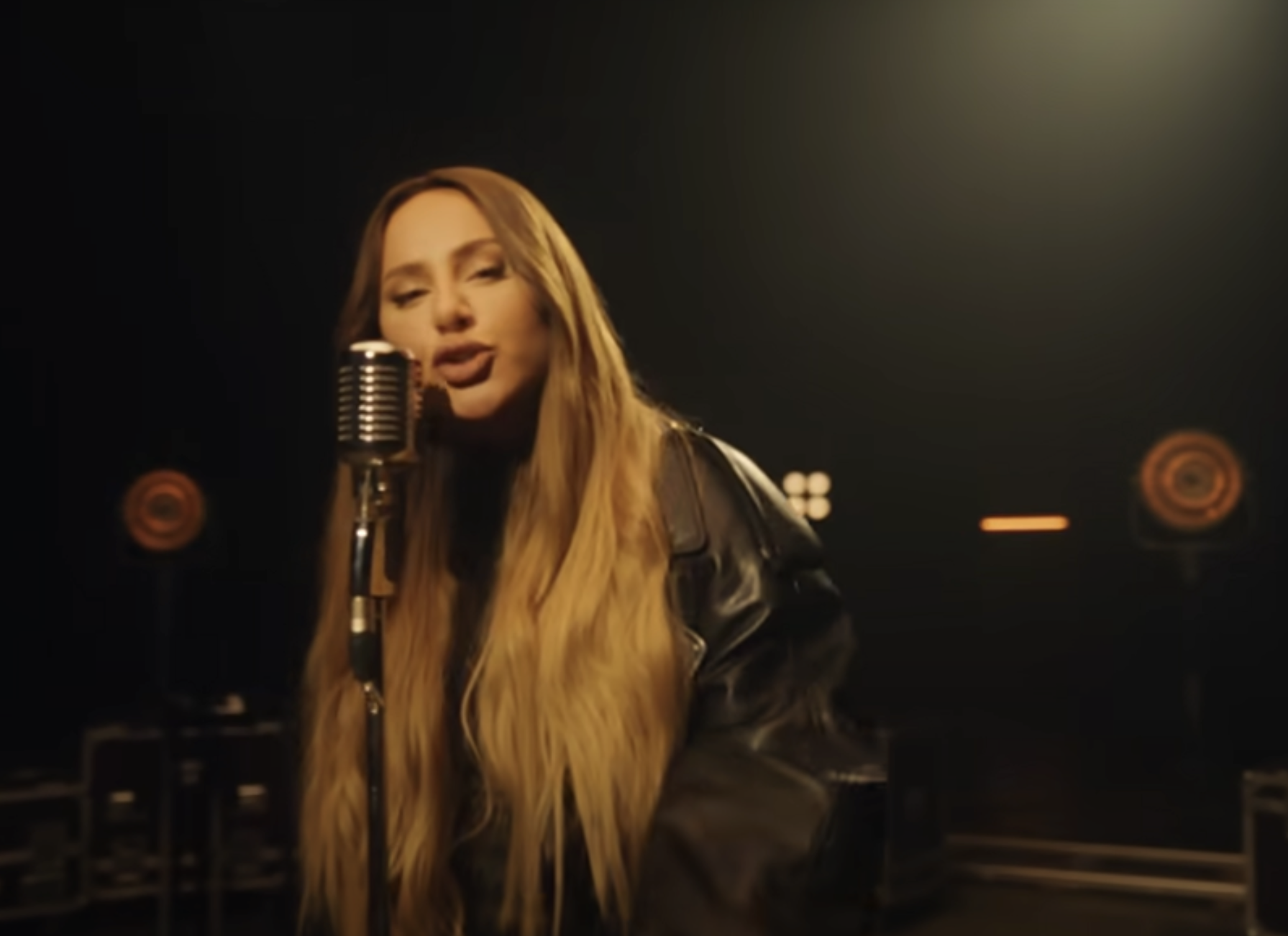 Українка Анна Асті стала найдорожчою артисткою у росії